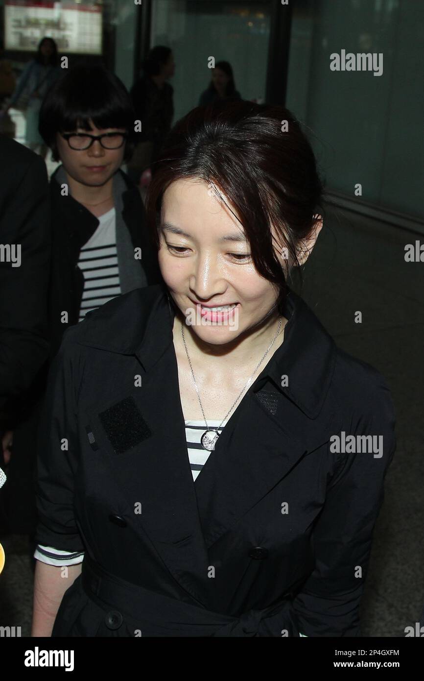 South Korean actress Lee Young Ae arrives in Hong Kong with 8 security ...