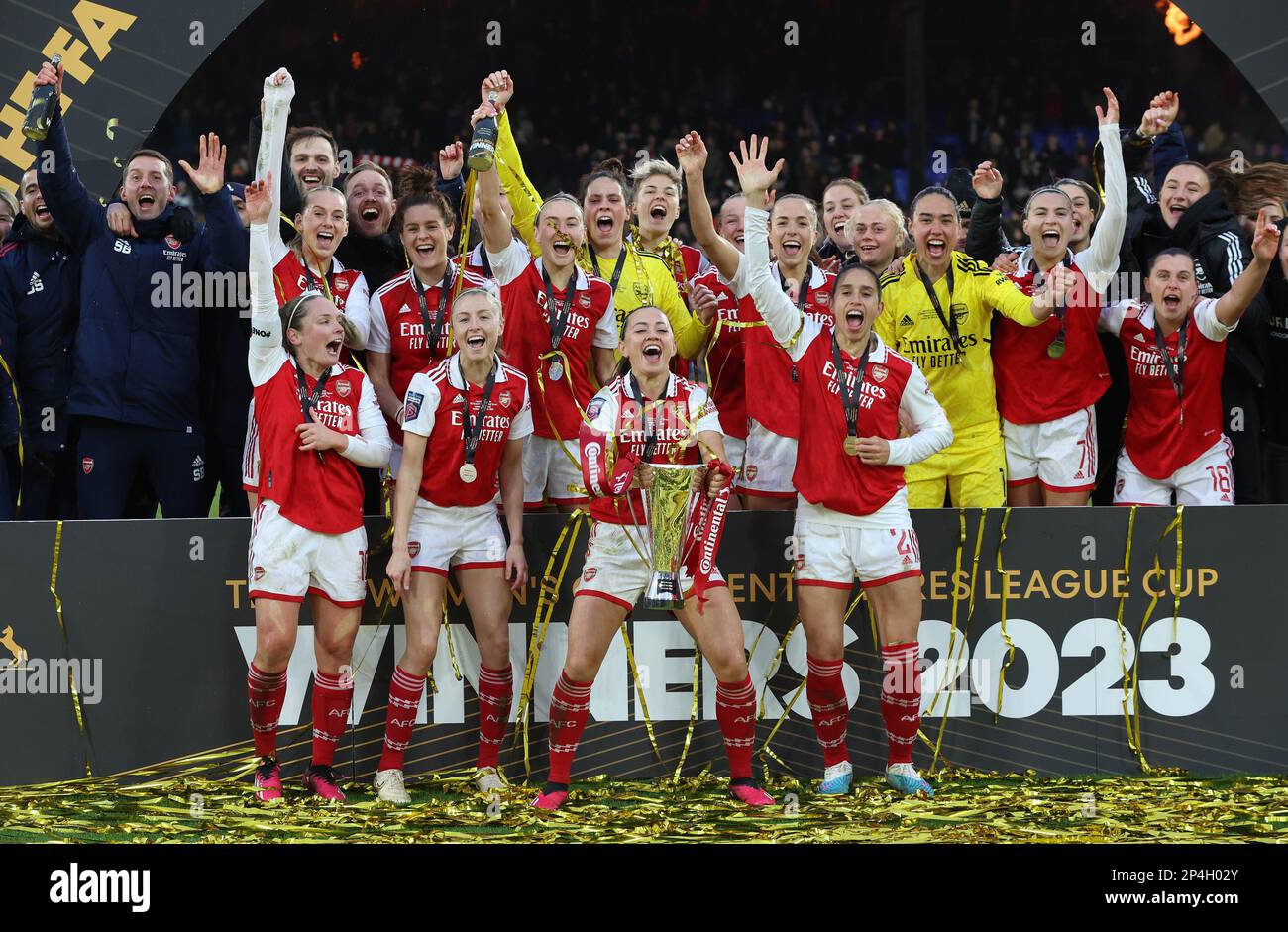 Leah williamson trophy hi-res stock photography and images - Alamy
