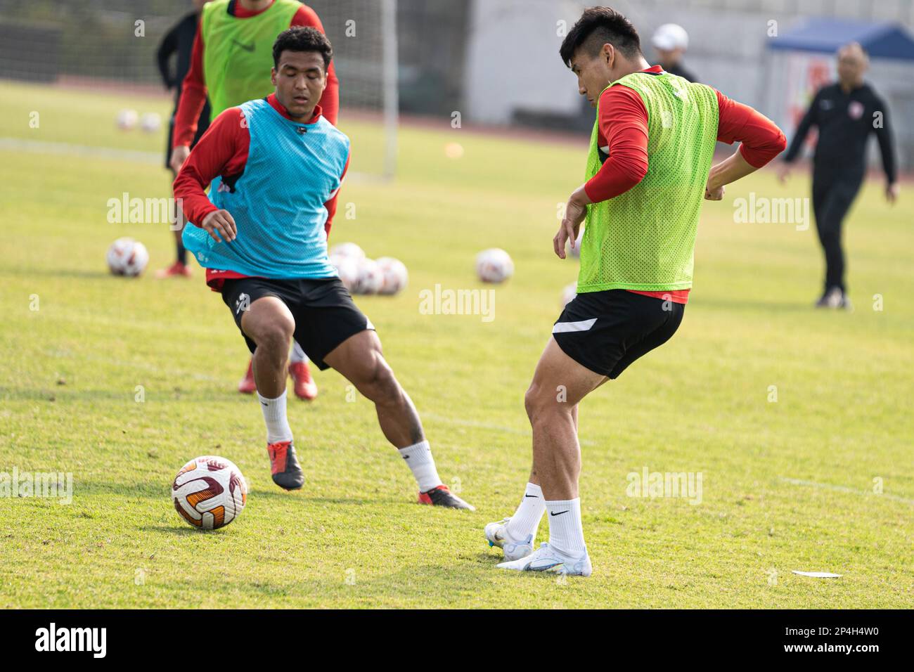 Changchuan Yatai Football Club conducts the training to prepare for the ...