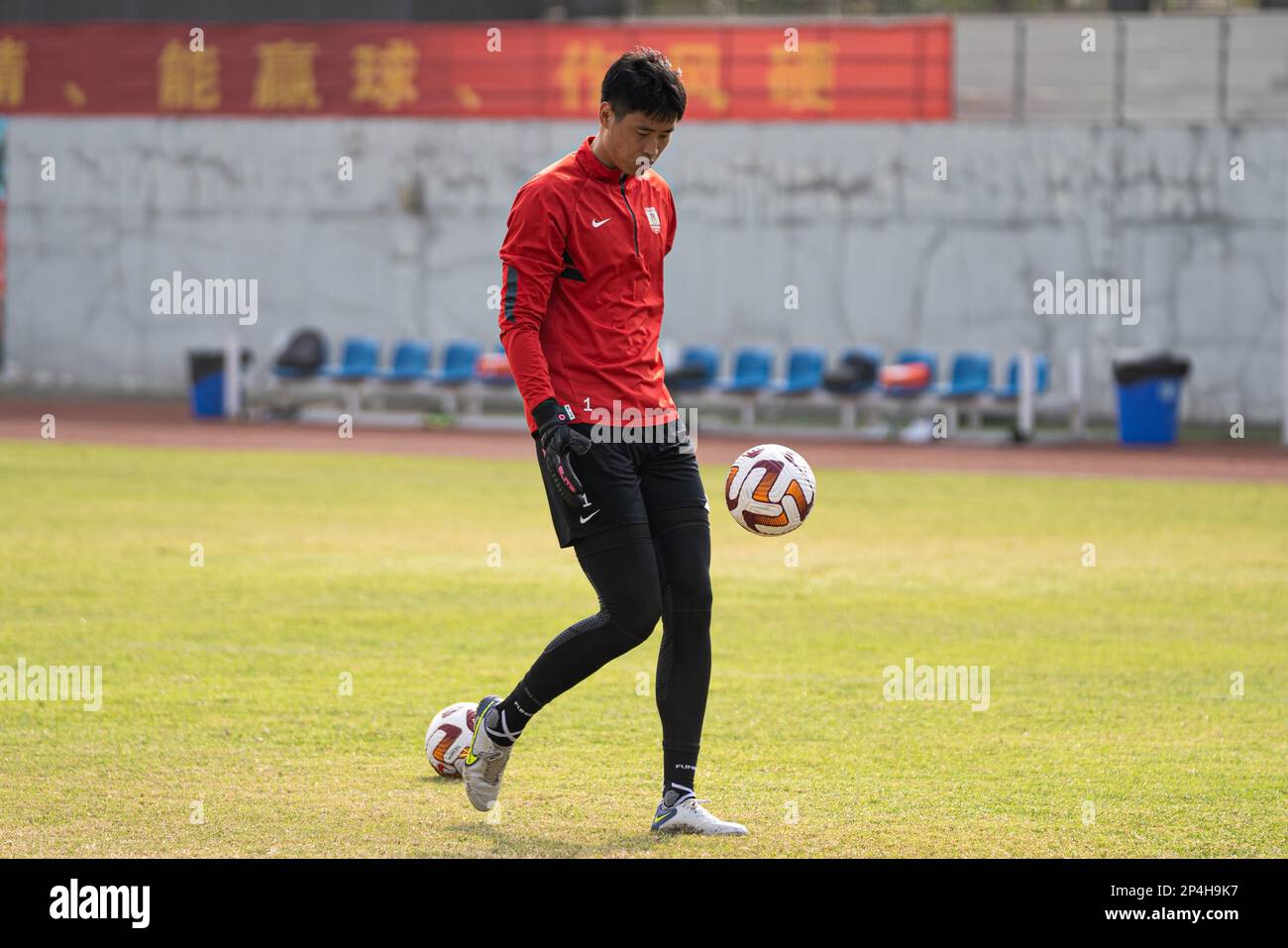 Changchuan Yatai Football Club conducts the training to prepare for the ...