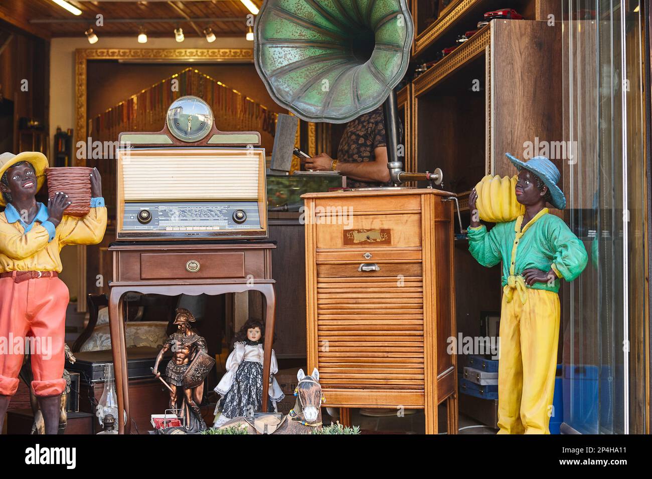 Antique shop. Vintage retro merchandise. Old fashioned objects ...