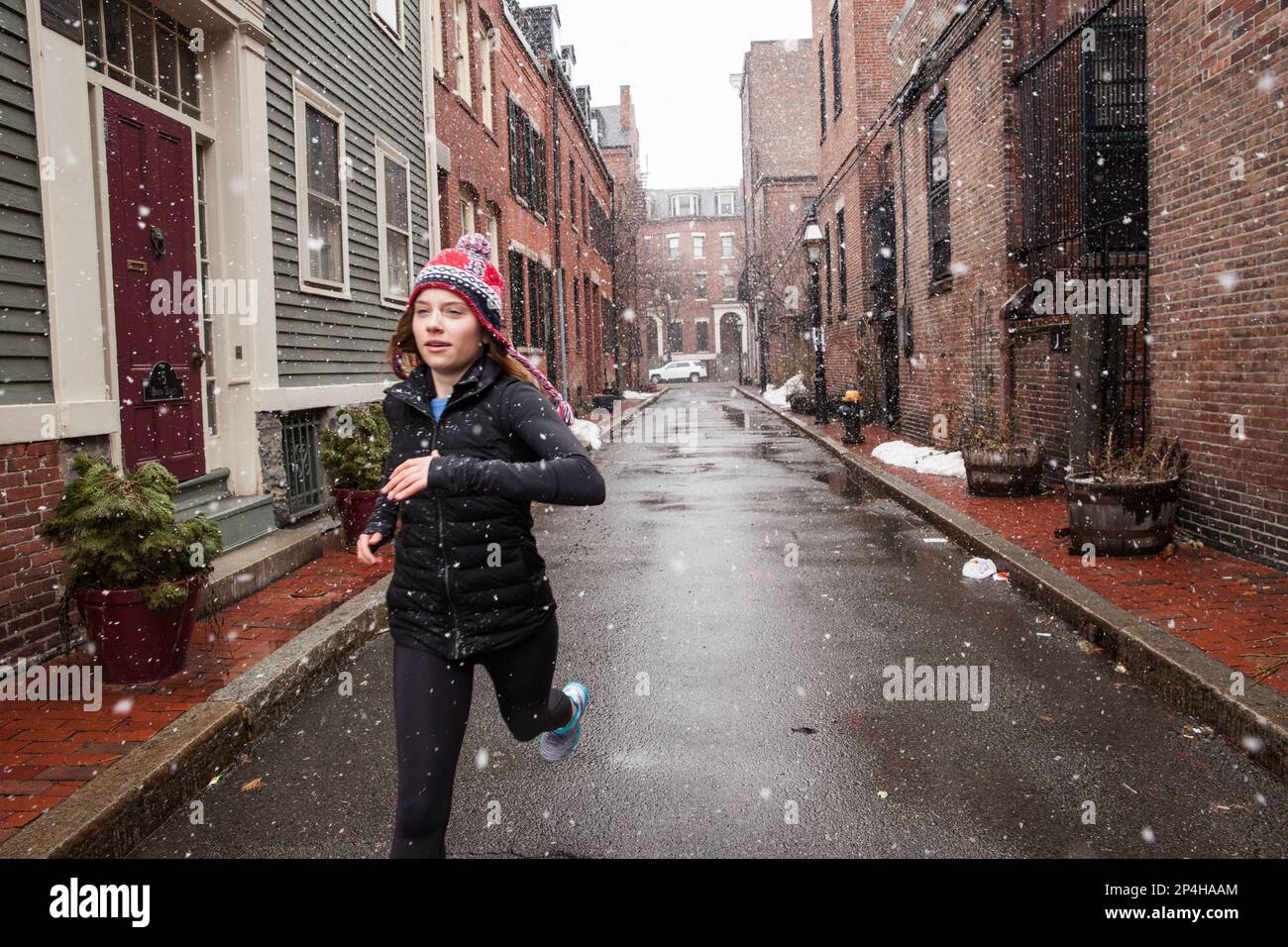Female runner girl running jumping hi-res stock photography and images ...