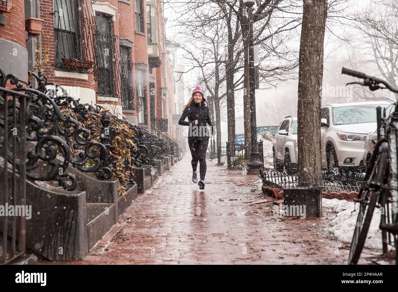 Female runner girl running jumping hi-res stock photography and images ...