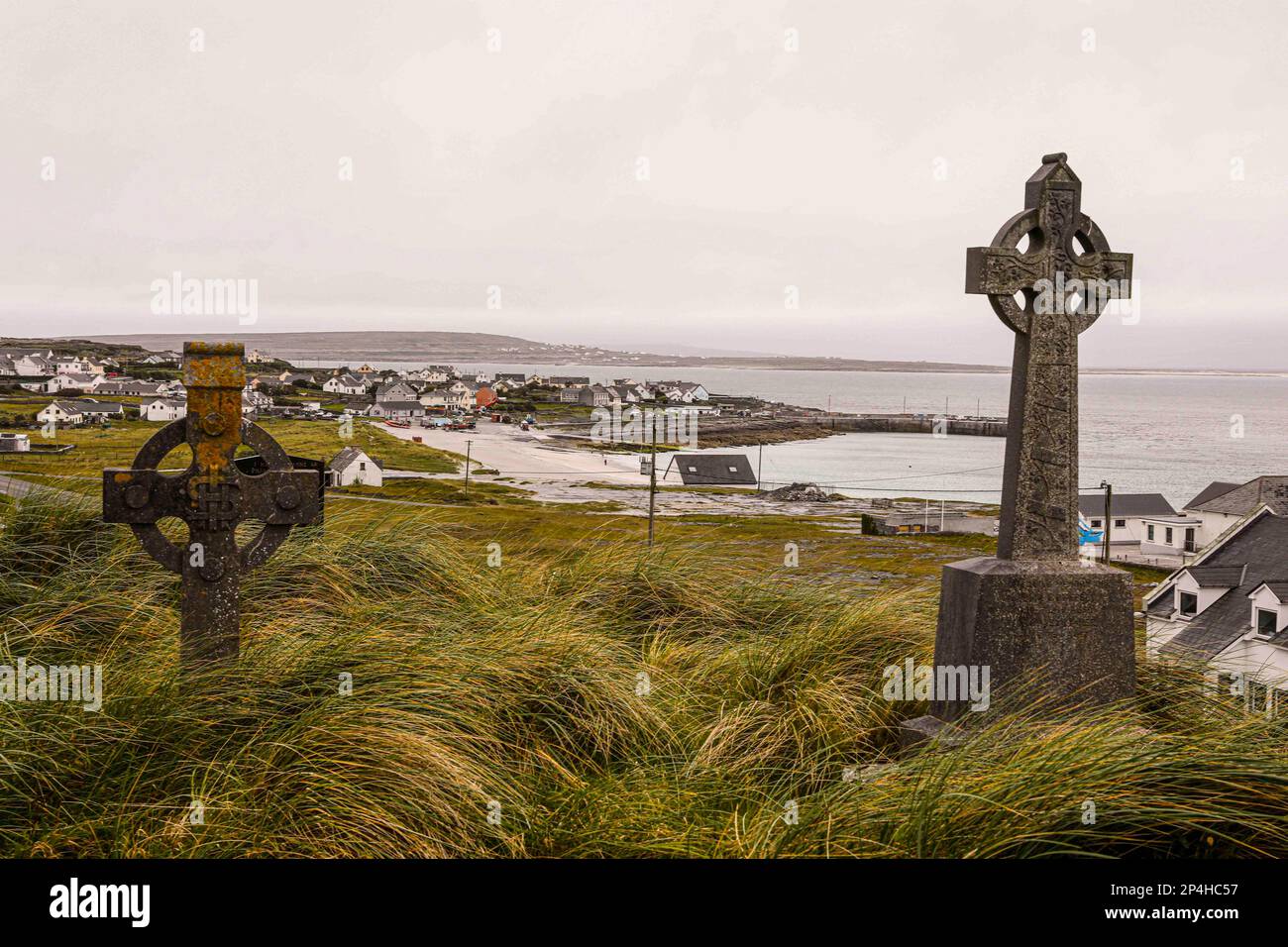 Celtic cross on small island town in Ireland Stock Photo - Alamy