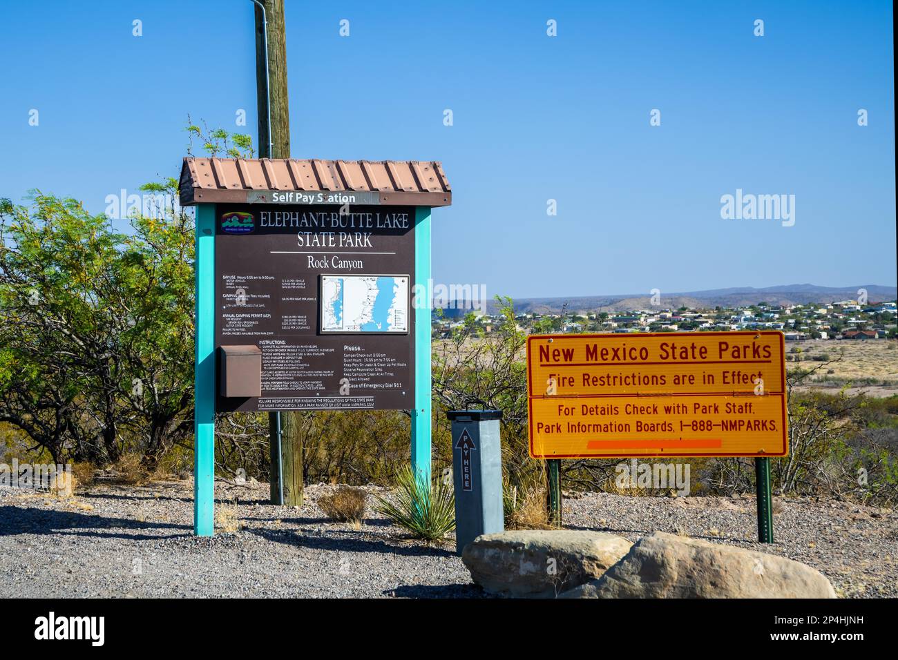 Elephant road signage hi-res stock photography and images - Alamy