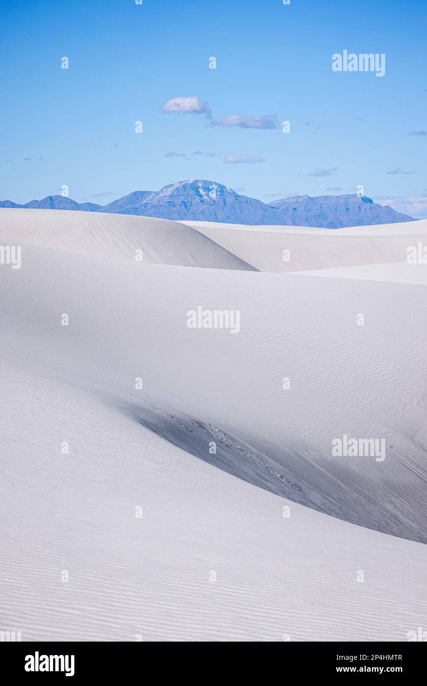 Sand dunes and mountains, White Sands National Park, New Mexico Stock ...