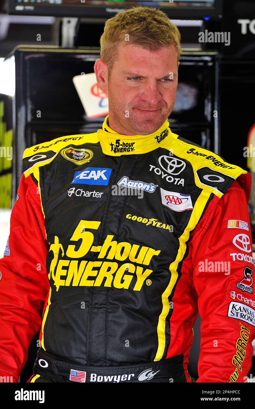 Clint Bowyer during practice for the NASCAR Bojangles' Southern 500 ...