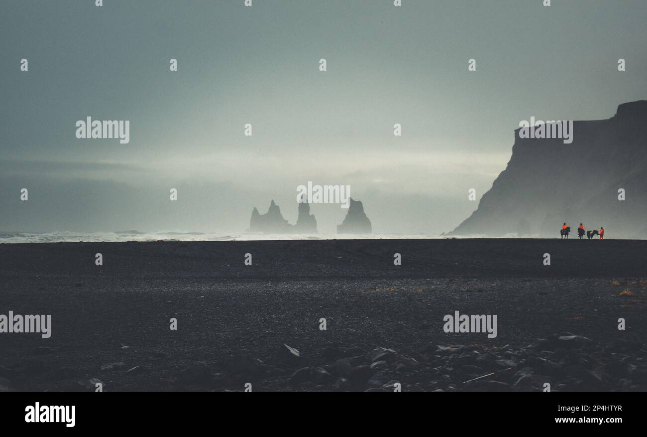 Black sands iceland hi-res stock photography and images - Alamy