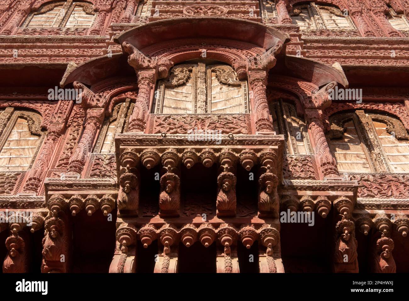 India, Rajasthan, Bikaner, Old City, historic Rampuria Haveli ornate ...