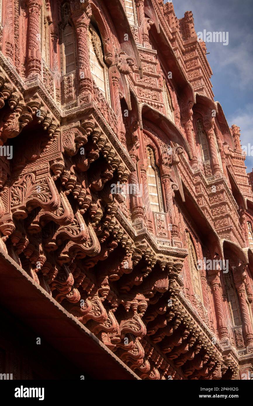 India, Rajasthan, Bikaner, Old City, historic Rampuria Haveli ornate ...