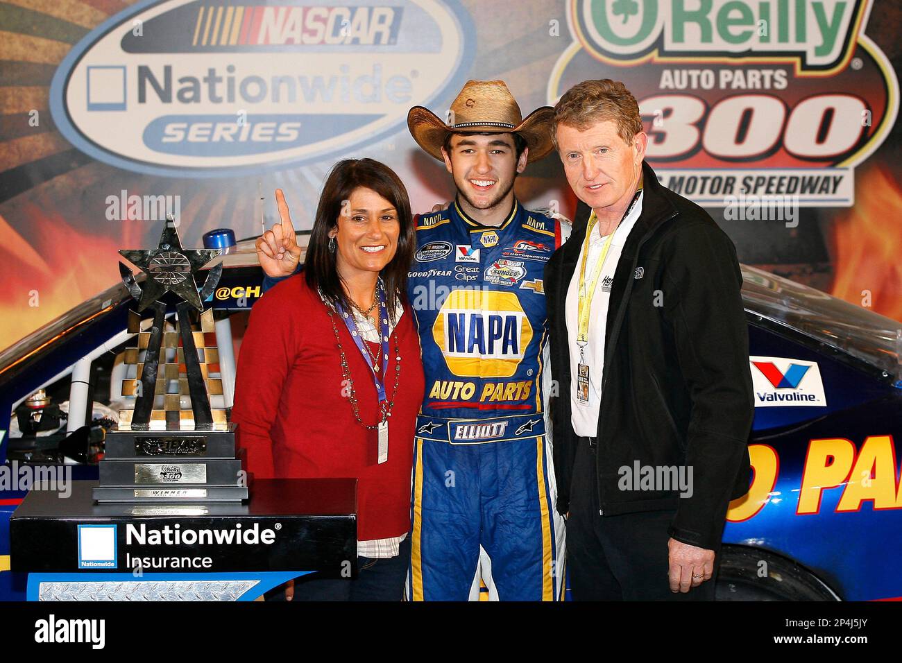 Chase Elliott celebrates in victory lane with his parents Cindy and ...