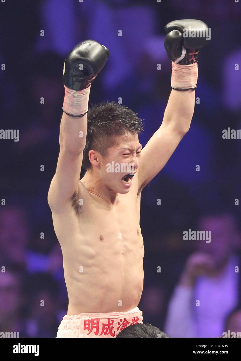 Japan's Naoya Inoue celebrates after beating WBC light flyweight ...