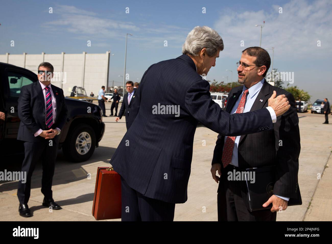U.S. Secretary of State John Kerry says goodbye to U.S. Ambassador to ...