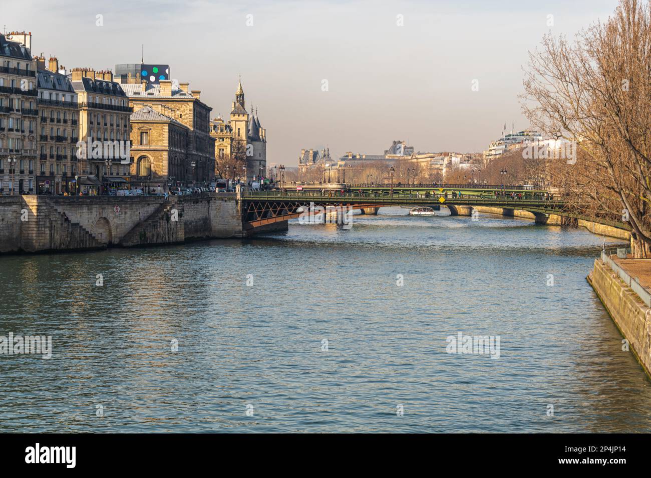 Iconic pont de paris hi-res stock photography and images - Alamy