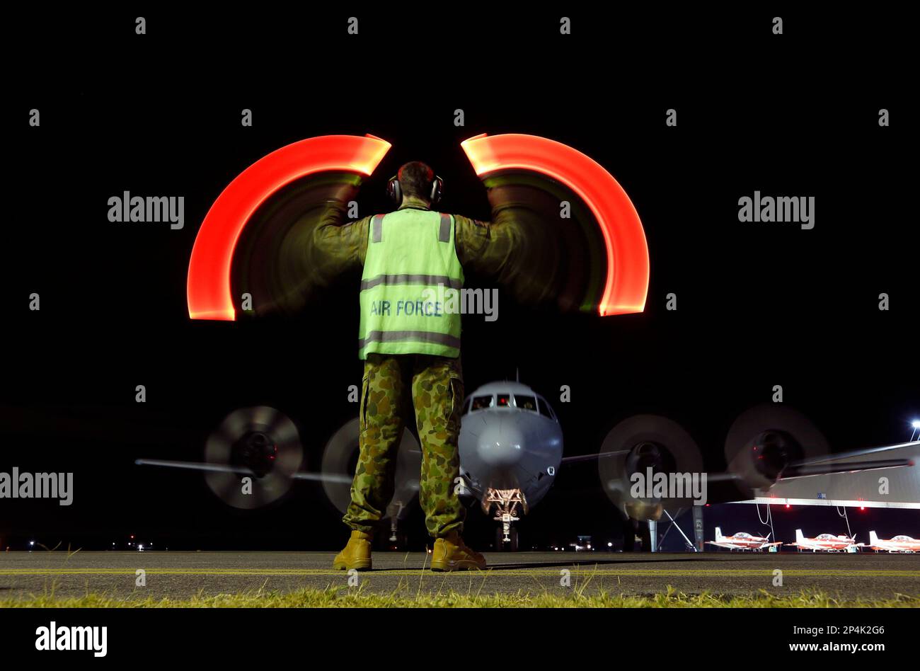 A Royal Australian Air Force AP-3C Orion returns to RAAF base Pearce ...