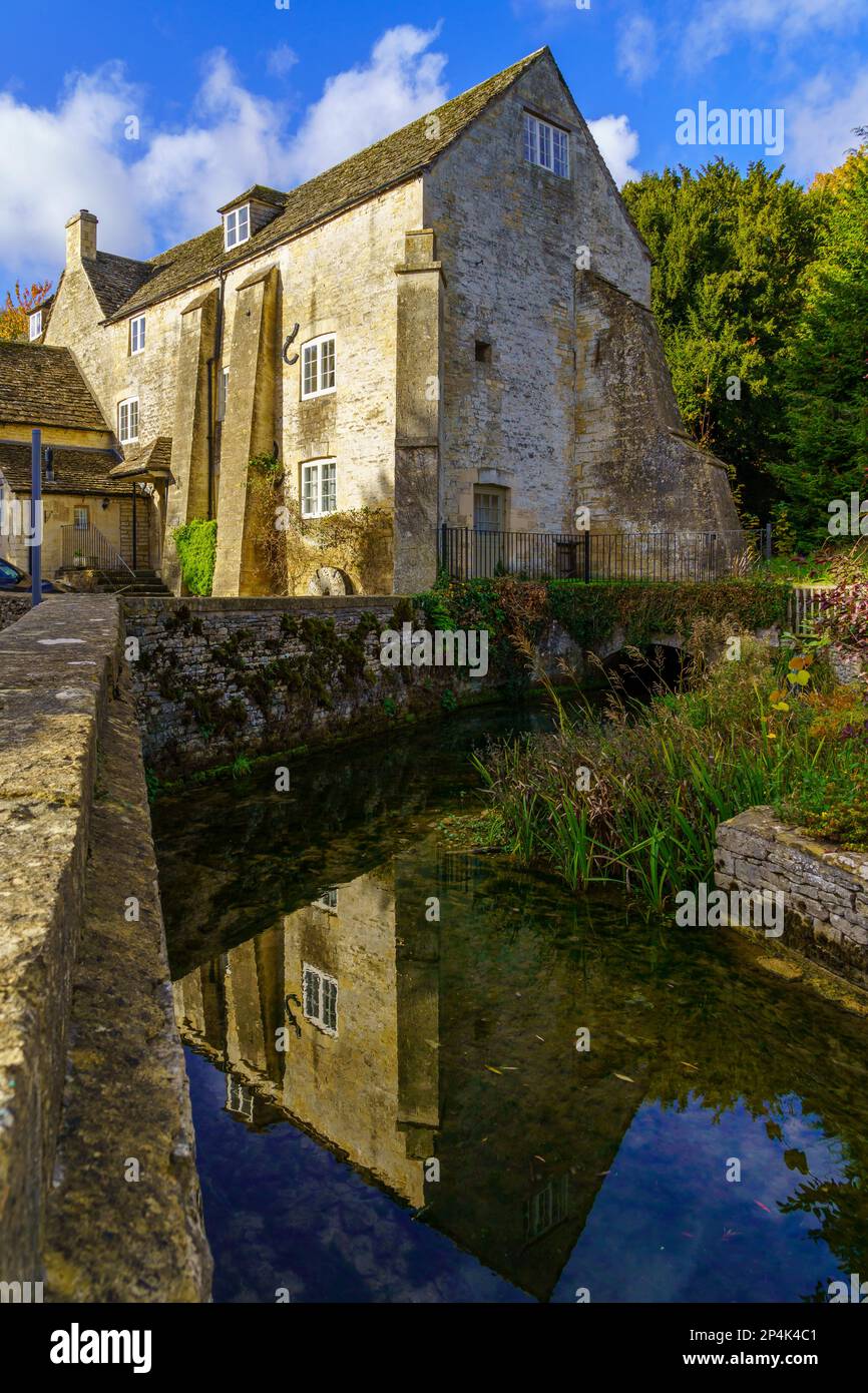 Cotswolds countryside river coln bibury hi-res stock photography and ...