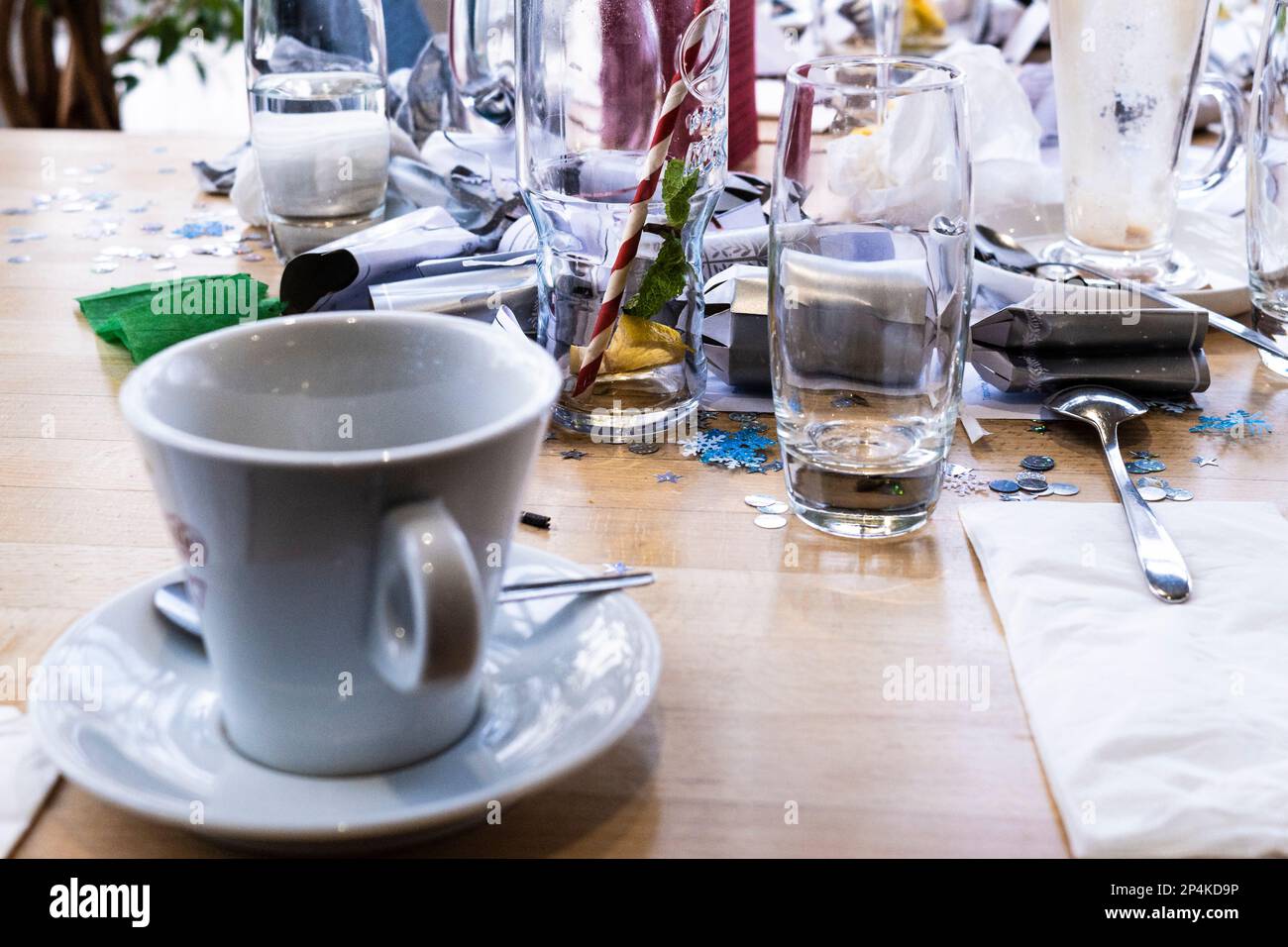 Tables restaurant hi-res stock photography and images - Alamy