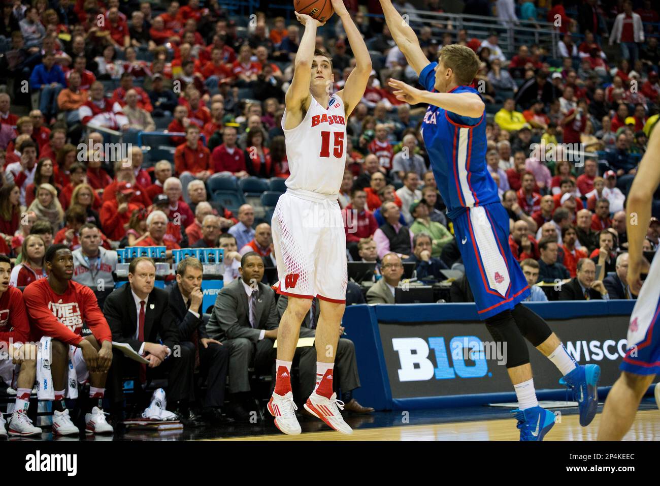 Wisconsin Badgers forward Sam Dekker (15) shoots a 3-pointer during the ...