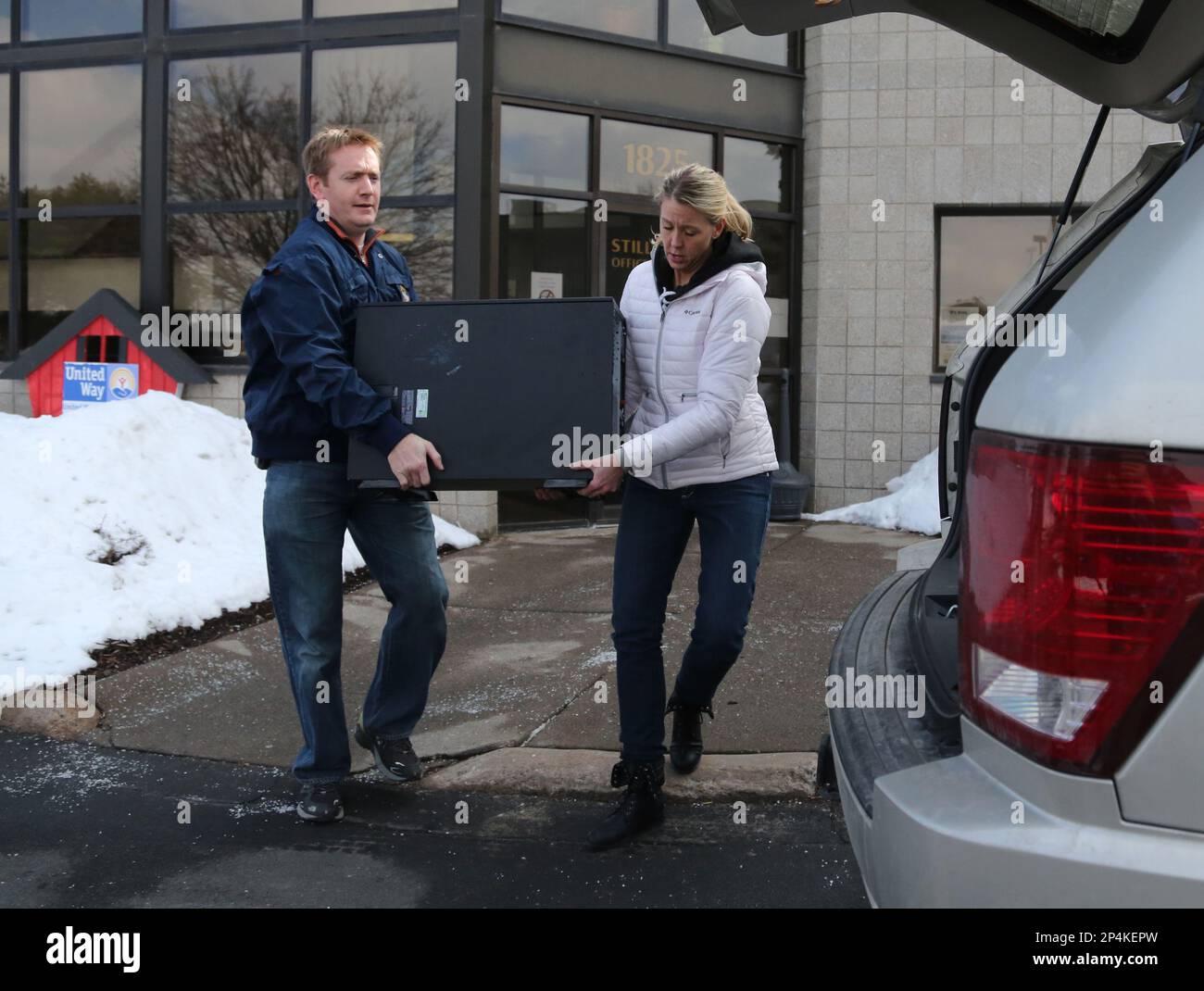 IRS, FBI and Health and Human Services criminal investigators raid the ...