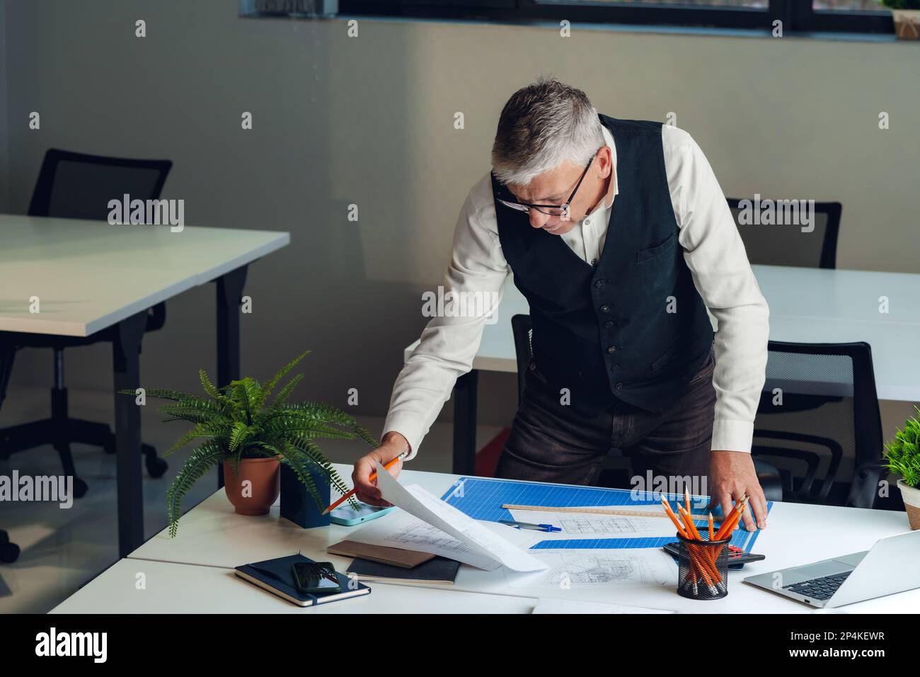 Older middle aged man working in office hi-res stock photography and ...