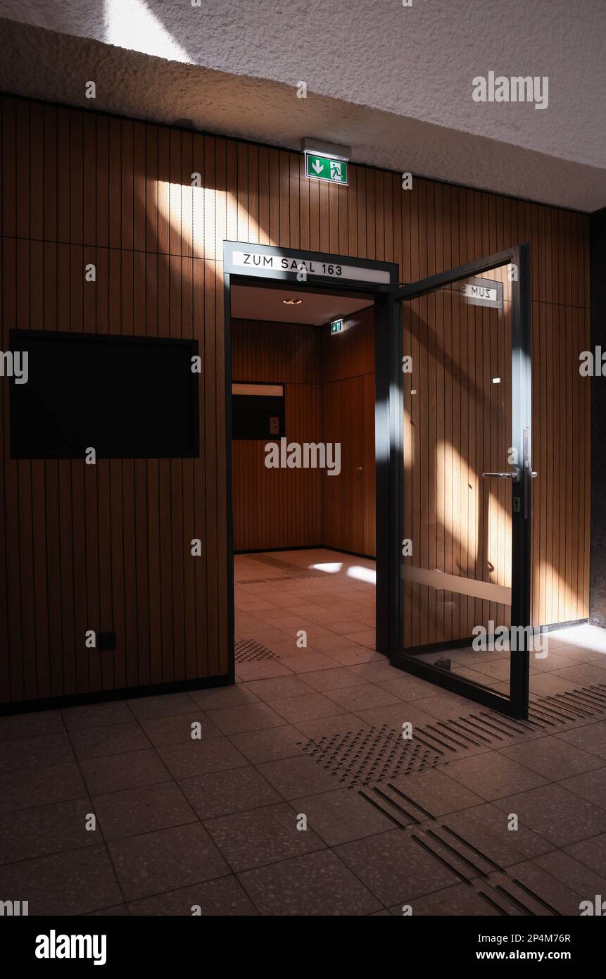 Courtroom door hi-res stock photography and images - Alamy
