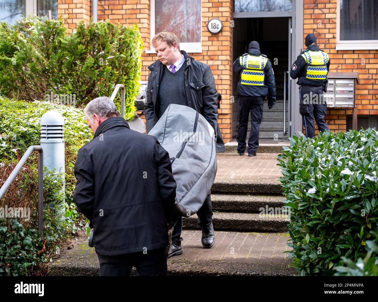 Body bag corpse hi-res stock photography and images - Alamy