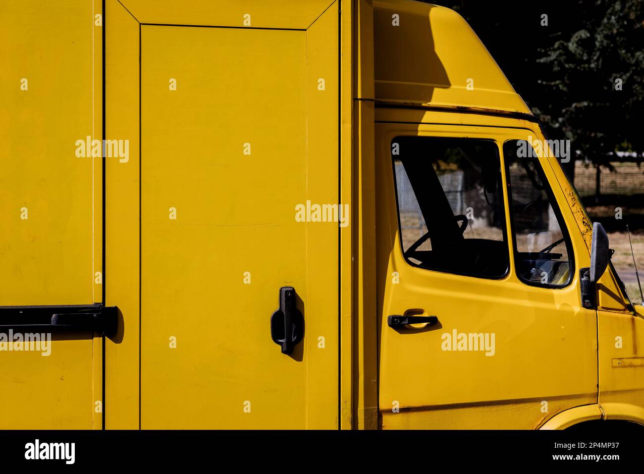 Commercial utility cargo vehicle hi-res stock photography and images ...