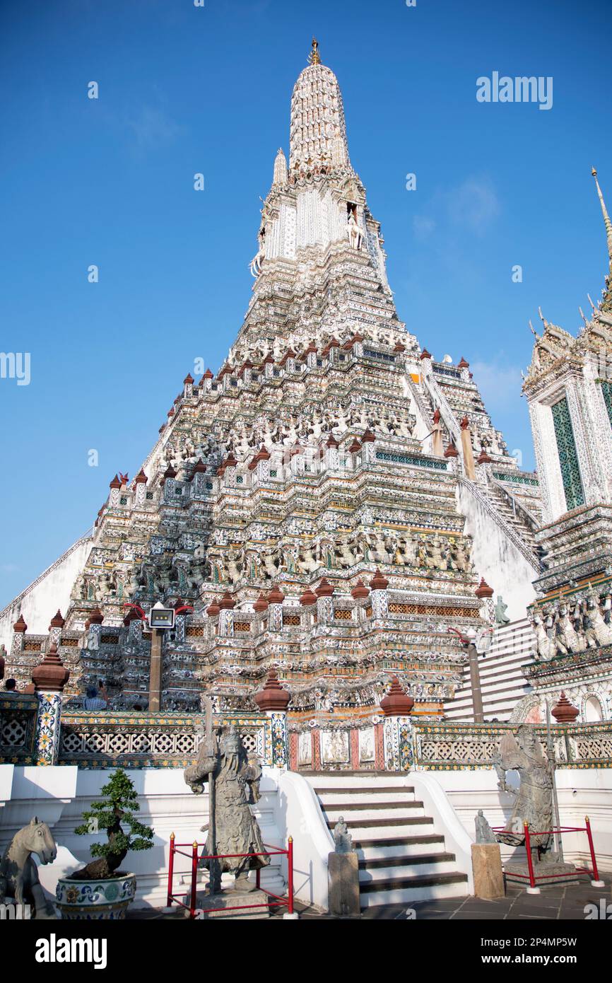 Impressive architectural details of Wat Arun (The Temple of Dawn) in ...