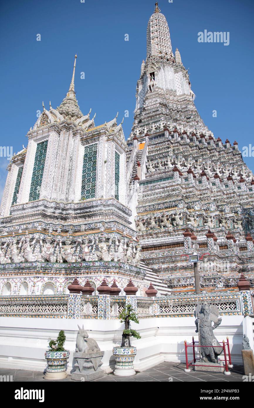 Impressive architectural details of Wat Arun (The Temple of Dawn) in ...