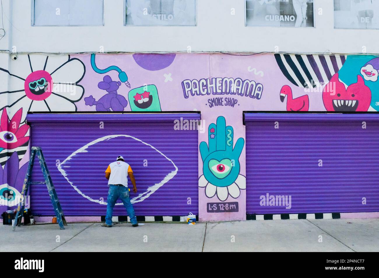 Mural artist, Merida Mexico Stock Photo - Alamy
