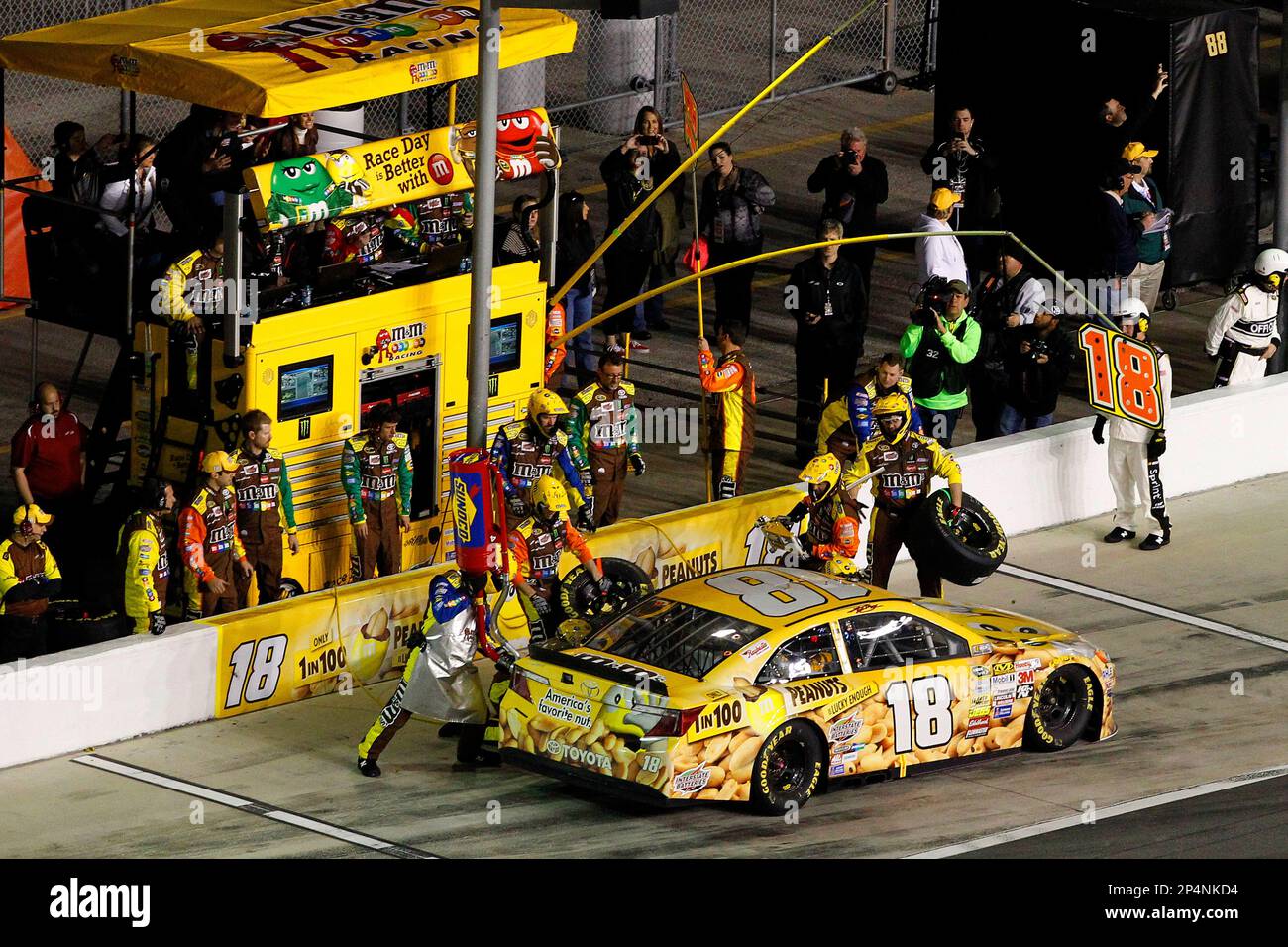 Kyle Busch pit stop during the NASCAR Sprint Unlimited race at Daytona ...