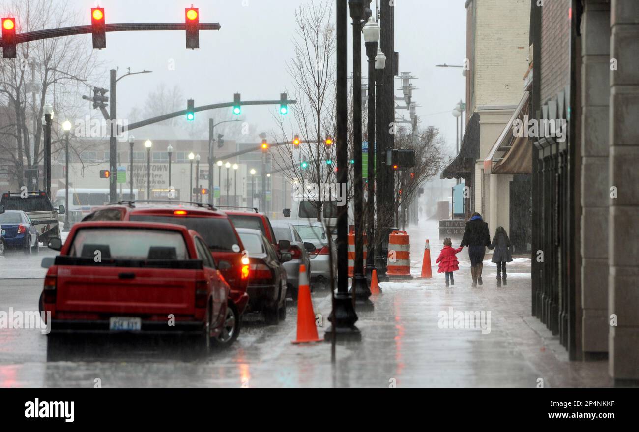 Alena Varble, center, 15, walks hand-in-hand with her cousins Emily ...