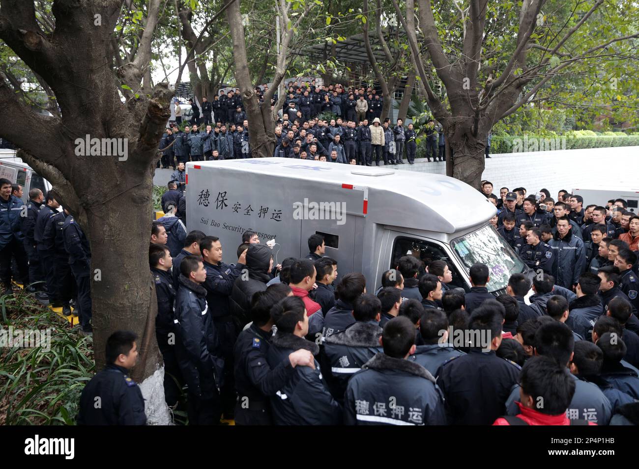 Hundreds of security guards of the Guangzhou Sui Bao Escort and Convoy ...