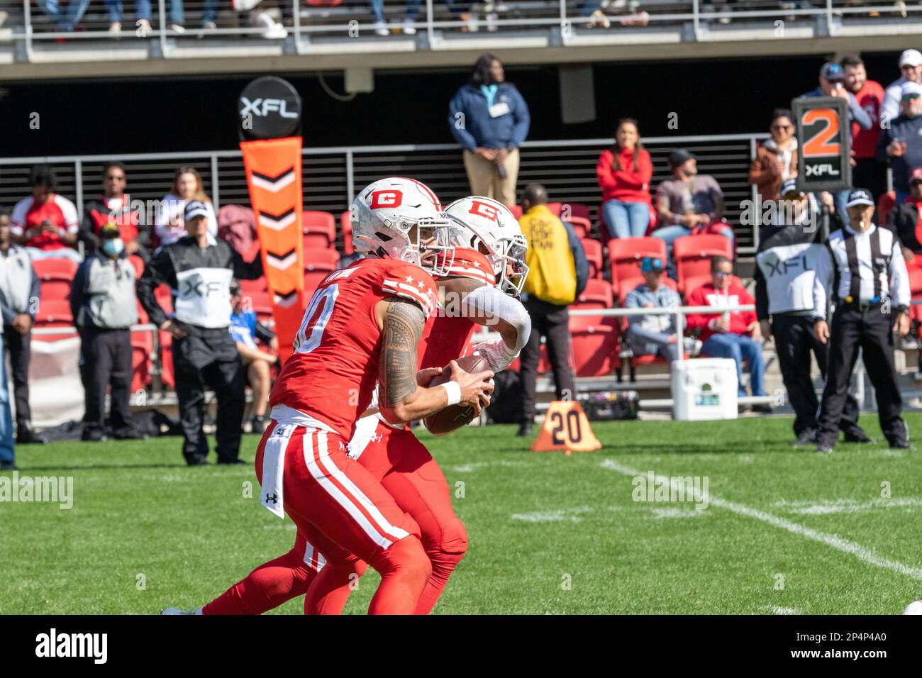 Quarterback option hi-res stock photography and images - Alamy