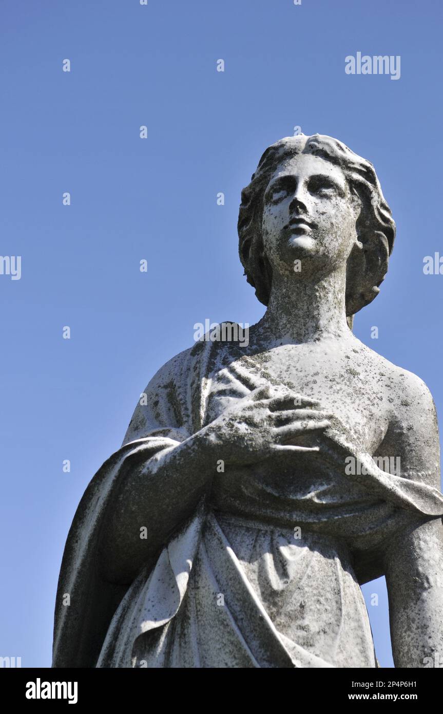 Female cemetery statue Stock Photo - Alamy