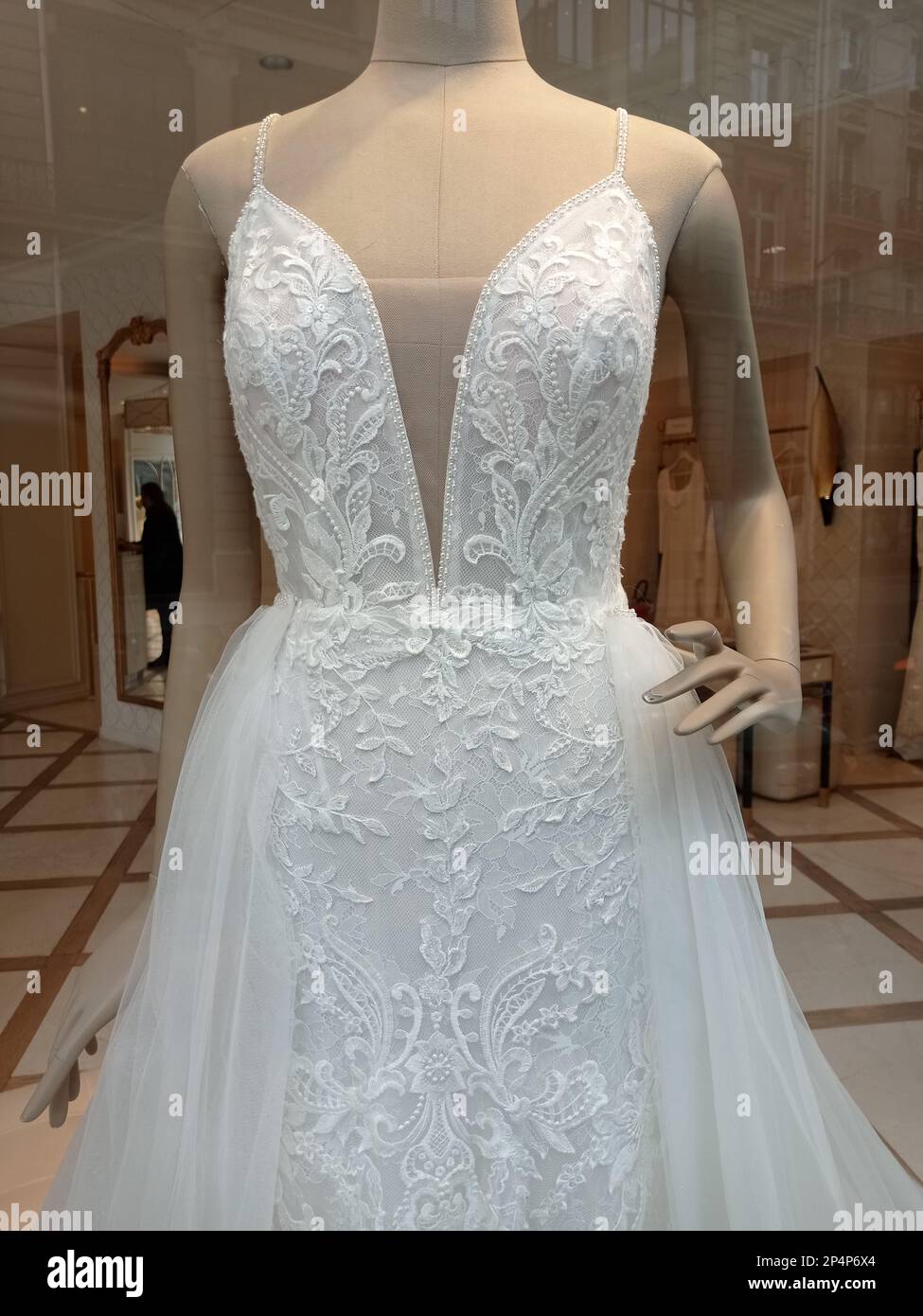 Une robe de mariée , France Stock Photo - Alamy