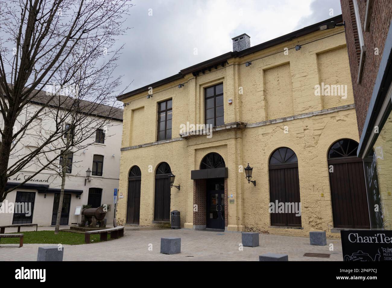 DIEST, BELGIUM, 25 FEBRUARY 2023: Front facade of the Lakenhalle (Cloth ...