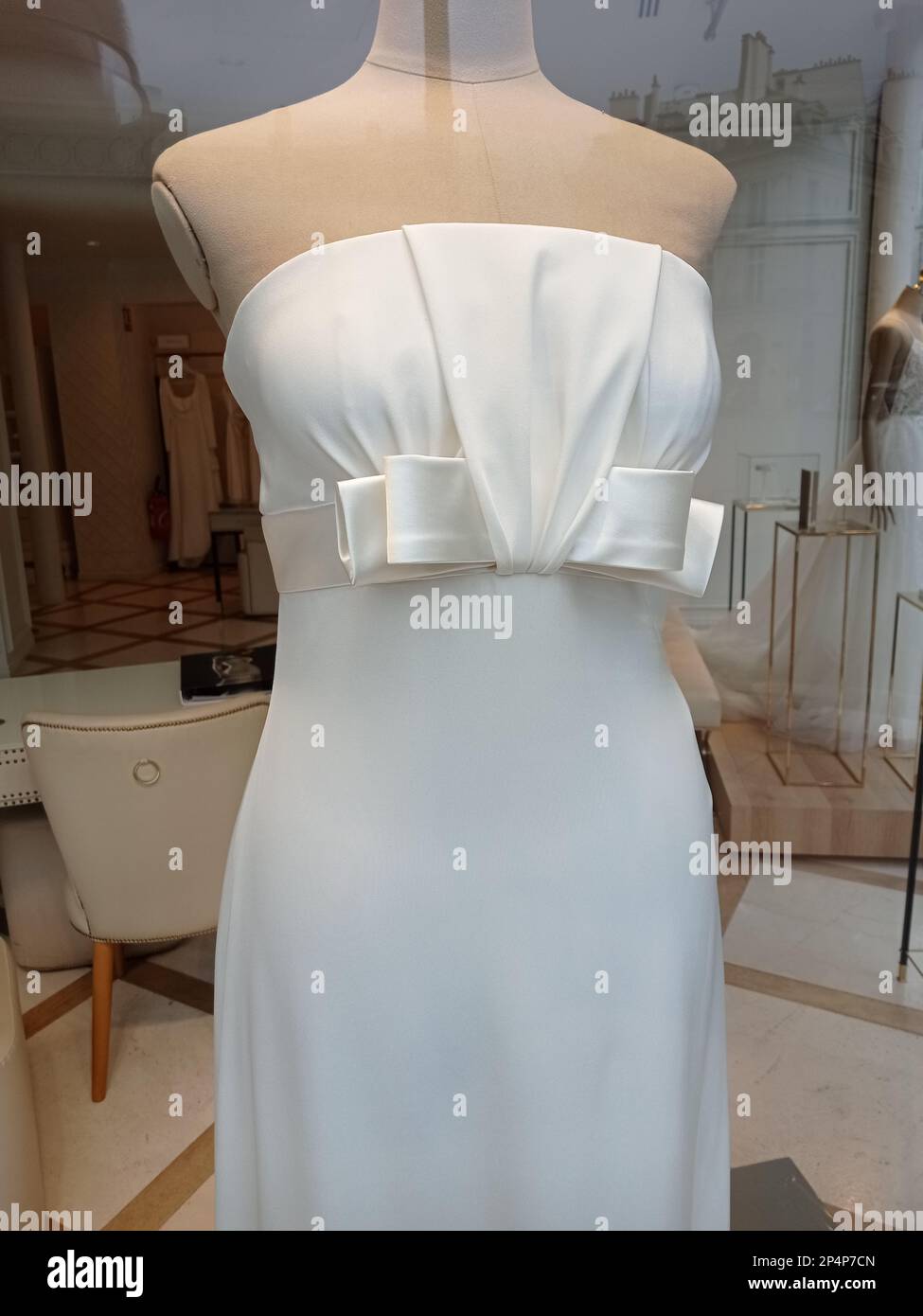 Une robe de mariée , France Stock Photo - Alamy