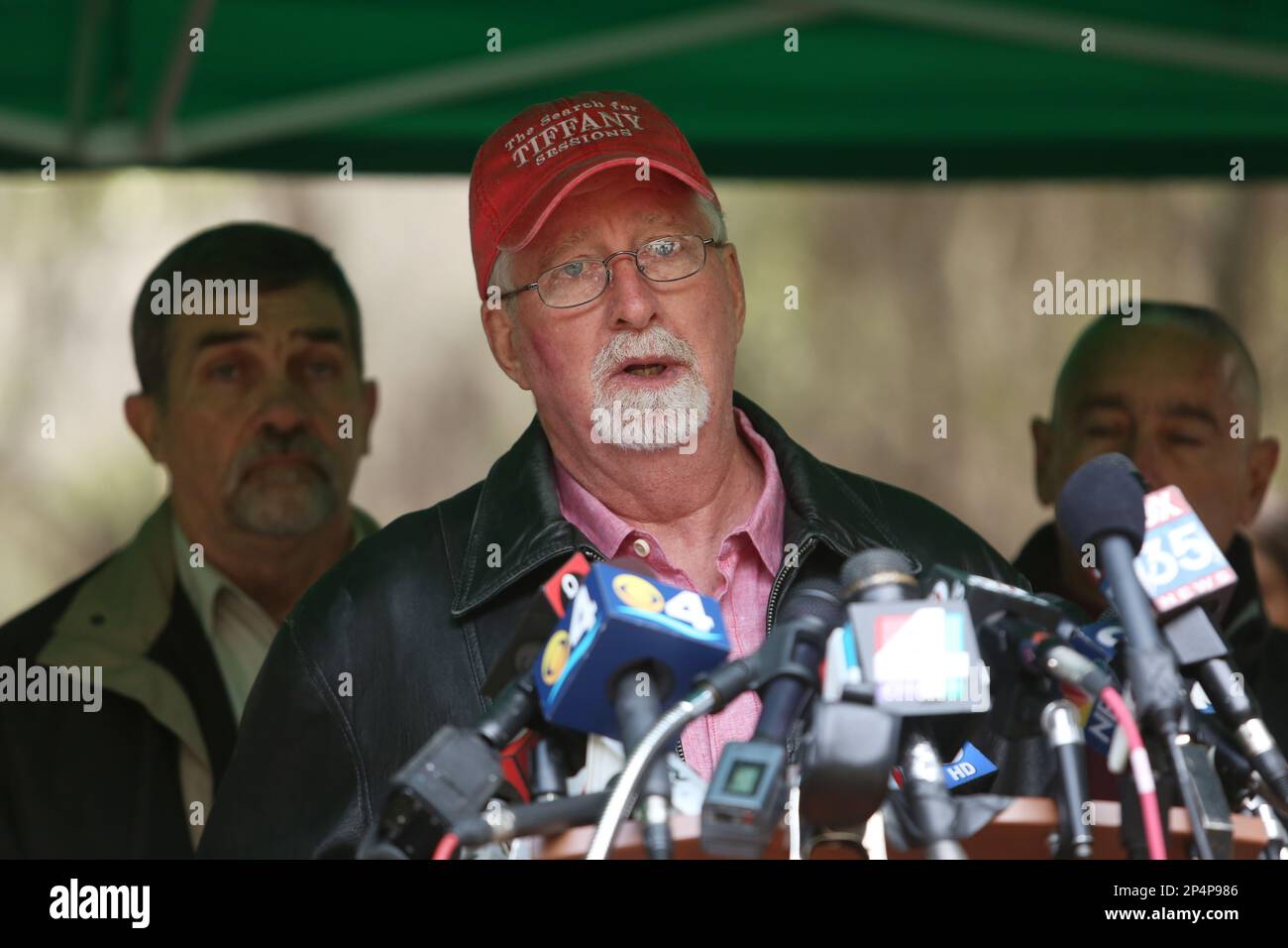 Patrick Sessions the father of Tiffany Sessions, speaks at a dig site ...