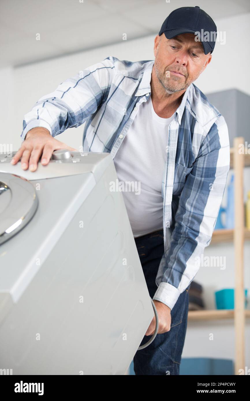 Men carrying washing machine hi-res stock photography and images - Alamy