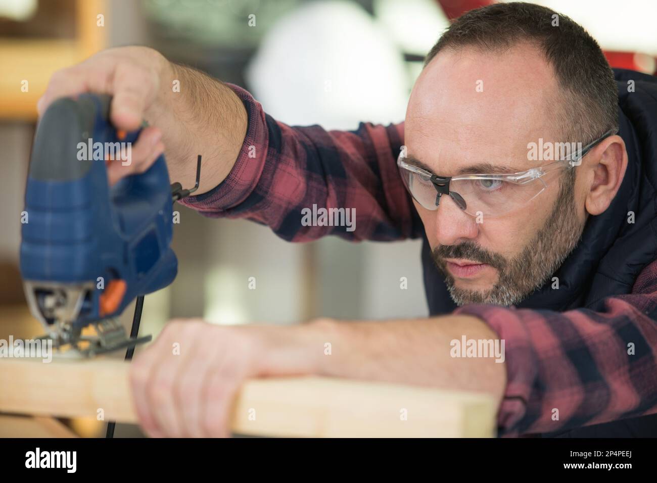 Man cuts board manual electric hi-res stock photography and images - Alamy