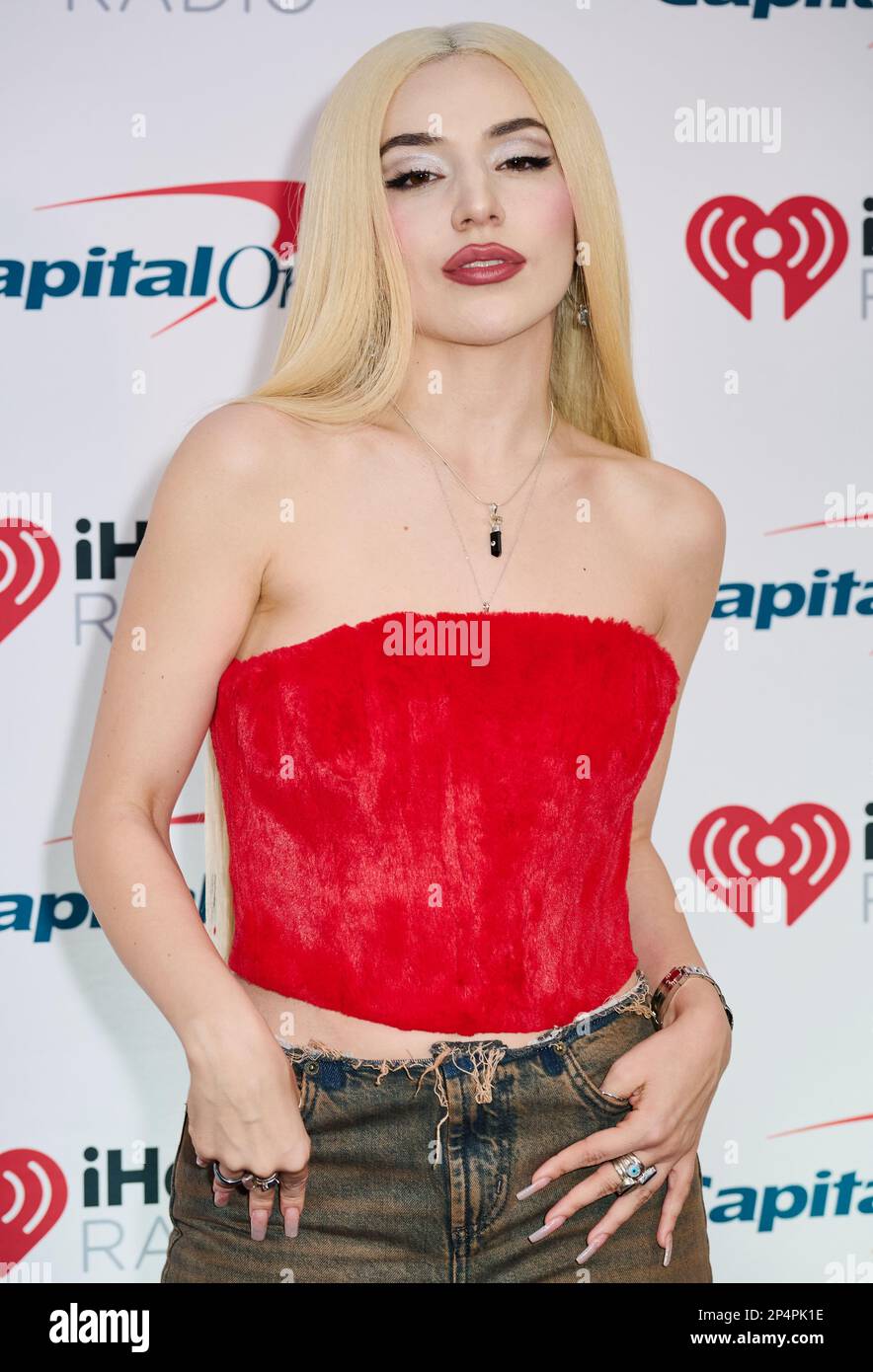Ava max iheartradio jingle ball hi-res stock photography and images - Alamy