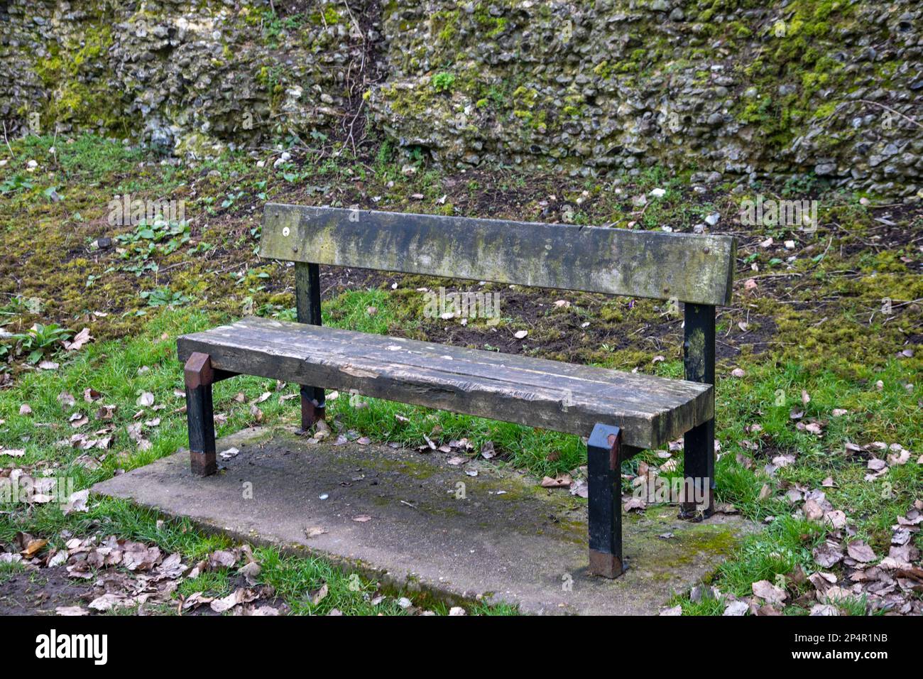 Old fashioned garden bench hi-res stock photography and images - Alamy