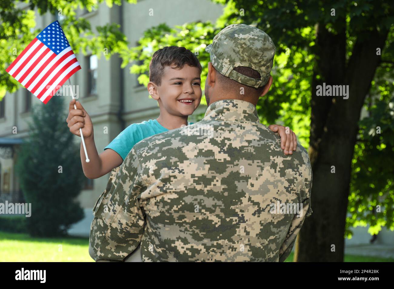 Soldier child american flag hi-res stock photography and images - Alamy