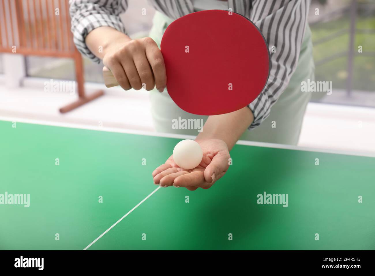 Woman playing ping pong hi-res stock photography and images - Alamy