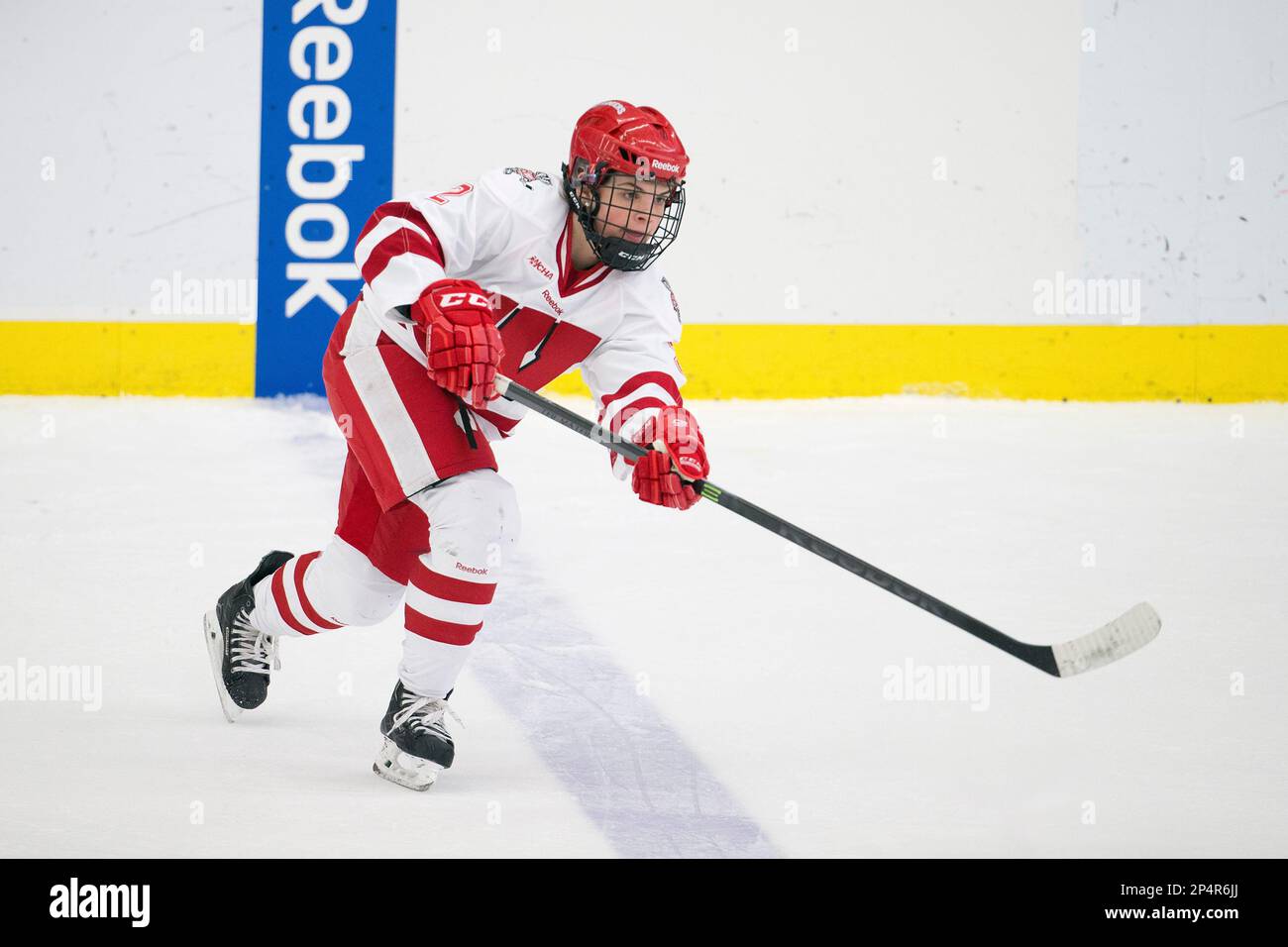 Wisconsin Badgers Mellissa Channell (2) handles the puck during an NCAA ...
