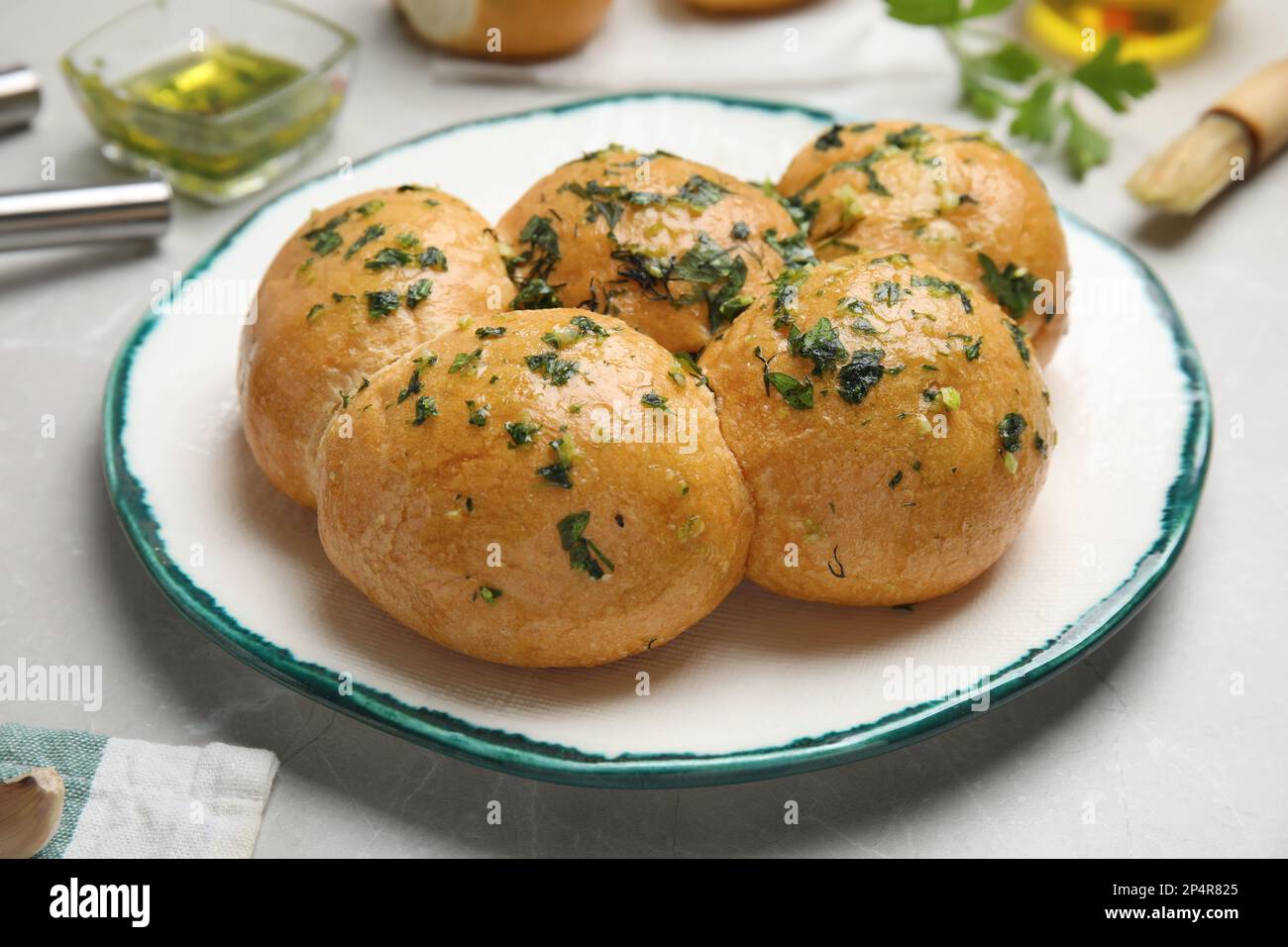 Traditional Ukrainian bread (Pampushky) with garlic on light table ...