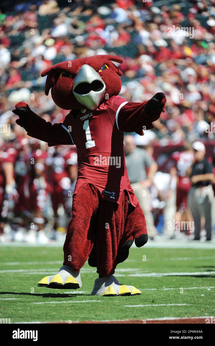Temple University Owls mascot Hooter during game against University of ...