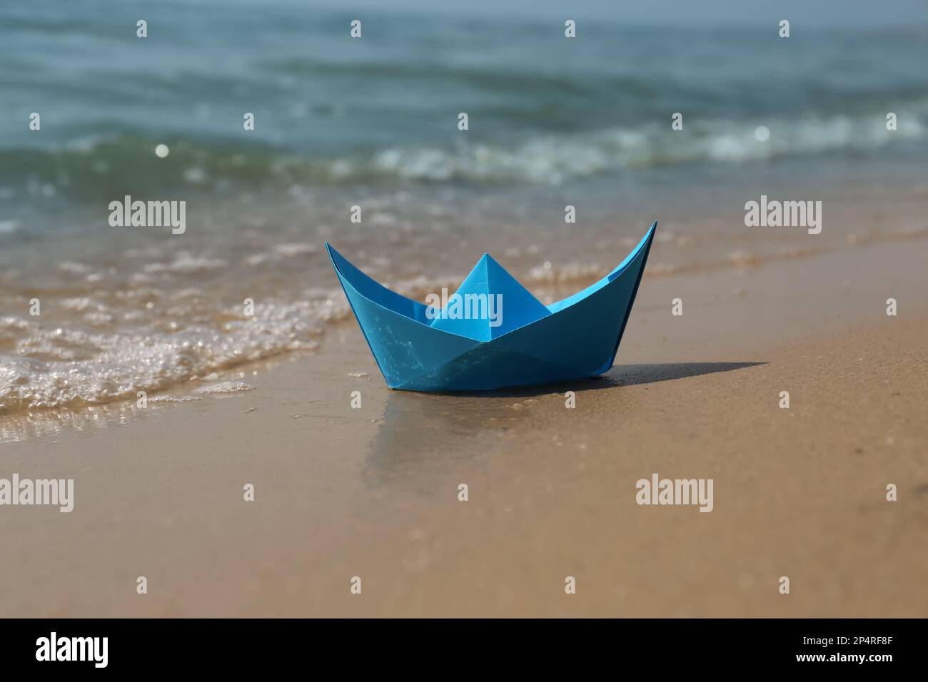 Papercraft ship hi-res stock photography and images - Alamy