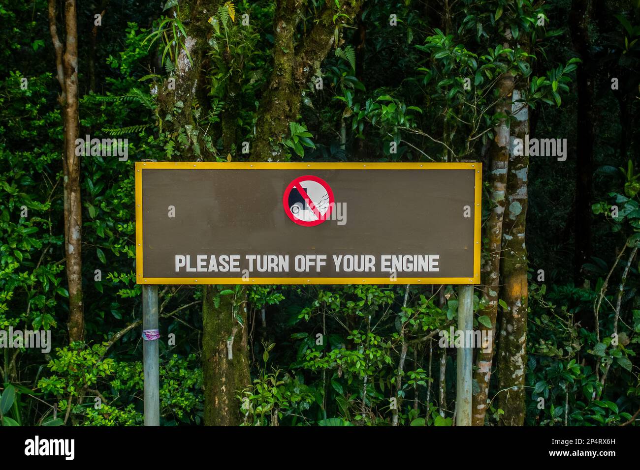 Signboard advising automobile drivers to turn off their engines Stock ...